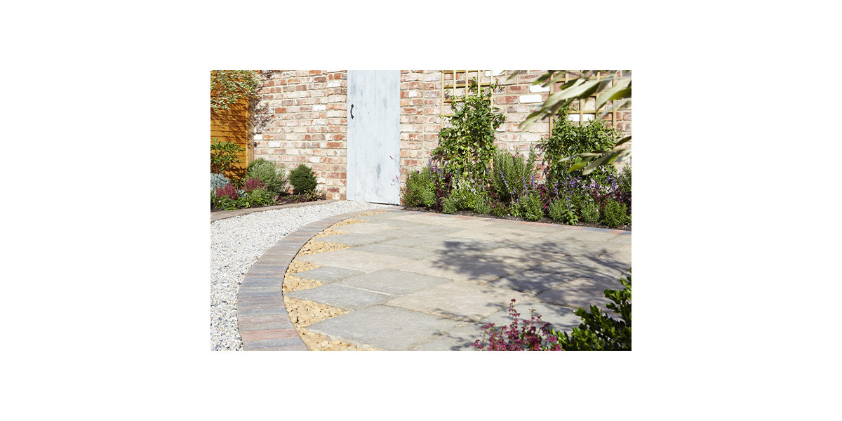 Paving buying guide at B&Q
