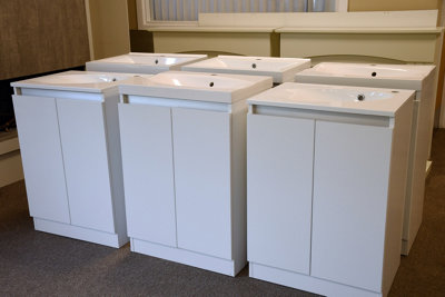 Pebble 600mm White Gloss Floorstanding Basin Unit complete with Basin