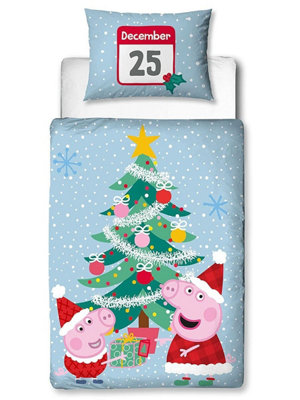 Peppa Pig Santa Junior Christmas Duvet Cover Set | DIY at B&Q