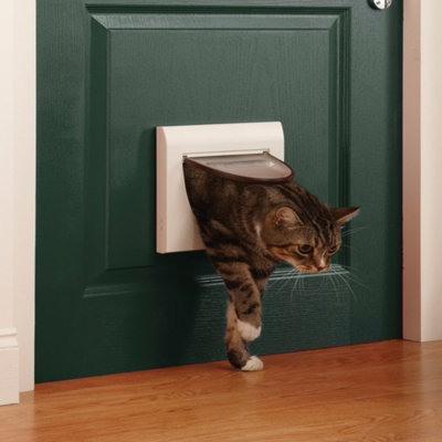 PetSafe 932EF Classic Cat Flap - Magnetic | DIY at B&Q