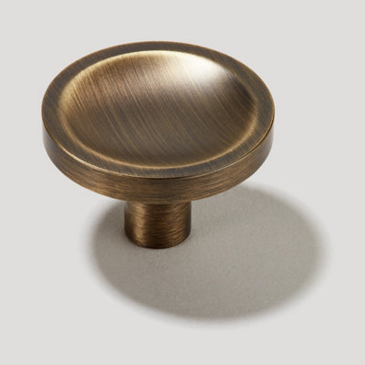 Plank Hardware CAVE Round Knob - Antique Brass | DIY at B&Q