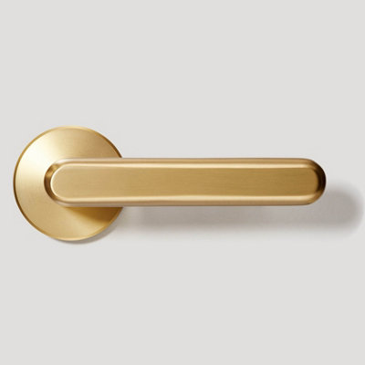 Plank Hardware PLANE Lever Handle - Brass | DIY at B&Q