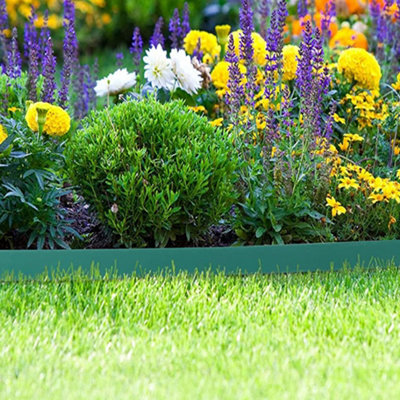 Plastic L Shaped Garden Edging Roll Lawn Border with 30 Ground Pegs (H ...