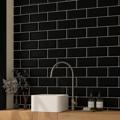 Plum&Clay Black Gloss Metro Ceramic Wall Tile (L)200mm (W)100mm - 10 ...
