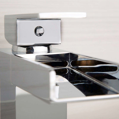 Plum&Clay Casio Polished Chrome Deck-mounted Waterfall Basin Mono Mixer ...