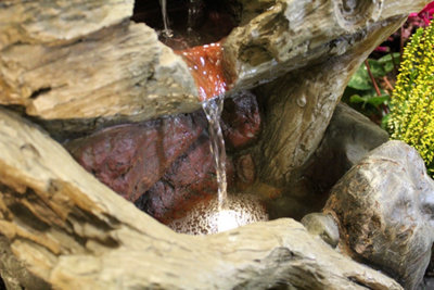 Pouring Jugs Traditional Solar Water Feature