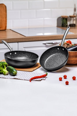 Prestige Scratch Guard Black Round Aluminium Induction Suitable Non ...