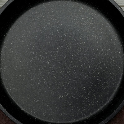 Prestige Stone Quartz Black Round Aluminium Induction Suitable Non ...