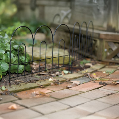 Primrose Lightweight Arched Garden Edging with Finials in Black 35cm