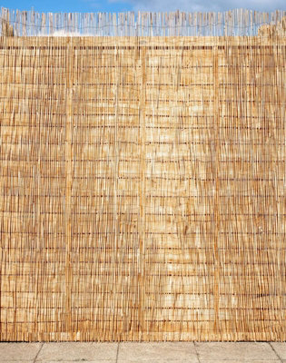 Primrose Peeled Reed Natural Garden Privacy Screening Roll W4m x H1.8m