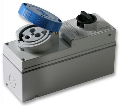 PRO POWER - 32A, 240V, Switched Interlocked Vertical CEE Socket, 2P+E, Blue