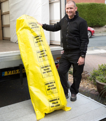 Protective Carpet & Rug Storage Bag - Large (Red) | DIY at B&Q