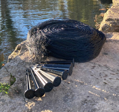 Protective Garden & Pond Netting Cover with 8 Pegs (4m x 3m) | DIY at B&Q