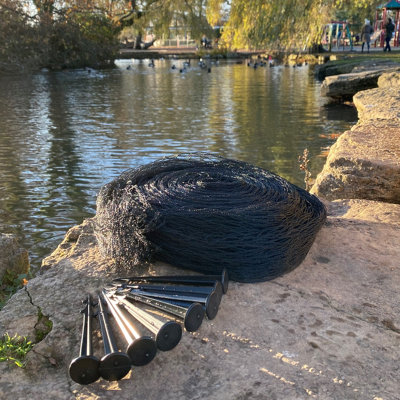 Protective Garden & Pond Netting Cover with 8 Pegs (4m x 3m)
