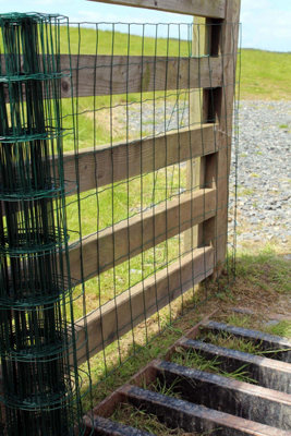 PVC Coated Wire Mesh Fencing Green Galvanised Garden Fence 120cm x 10m