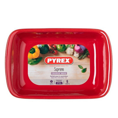 Pyrex Supreme Rectangular Roaster 30cm Red | DIY at B&Q