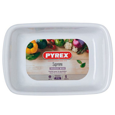 Pyrex Supreme Rectangular Roaster 30cm White | DIY at B&Q