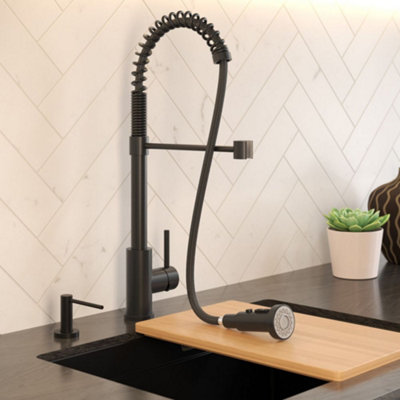 Quadron Alice Black flexible tap with spray and water stop function