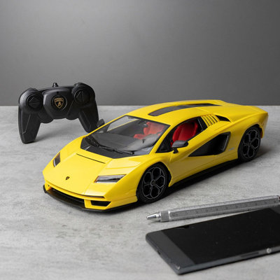 Rastar Remote Control Yellow Lamborghini Countach LPI 800-4 1:18 Car