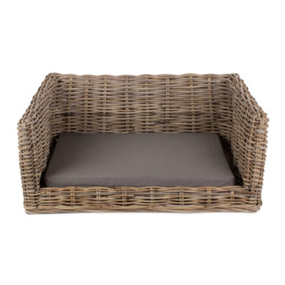 Red Hamper RA015 Rattan Medium Luxury Rattan Dog Sofa Bed