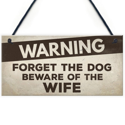 Red Ocean Beware Of The Wife Fathers Day Mum Dad Funny Birthday Gift ...