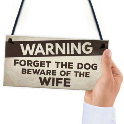Red Ocean Beware Of The Wife Fathers Day Mum Dad Funny Birthday Gift ...