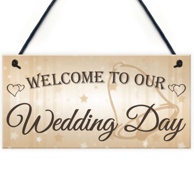 Red Ocean Wedding Welcome Sign Guests | DIY at B&Q
