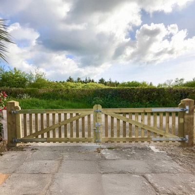 Redwood Salcombe Gates Pair - 1.8m Total Width x 1.8m High | DIY at B&Q
