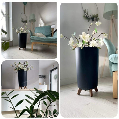 Round Gracia Style Planter With Legs Tall Plant Pot Indoor Outdoor ...