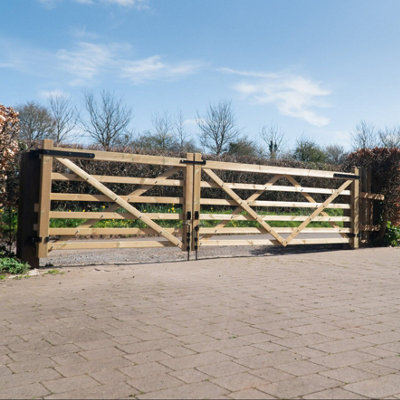 Ruby Extra Bottom Bar Diamond Brace Planed Gate Ruby Durable Wooden Field Gate 3.3m Width x 0.9m ...