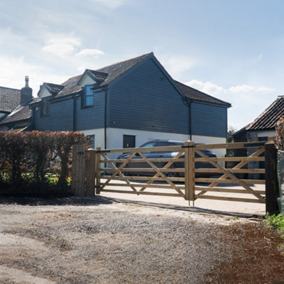 Ruby Extra Bottom Bar Diamond Brace Planed Gate Ruby Durable Wooden Field Gate 4.5m Width x 1.8m ...