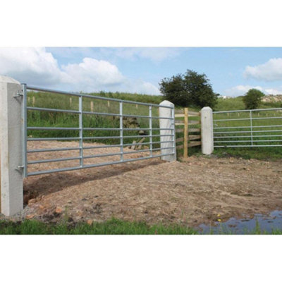 Ruby IAE 7 Bar Galvanised Metal Gate Ruby Heavy Duty Farm & Field Gate 9ft
