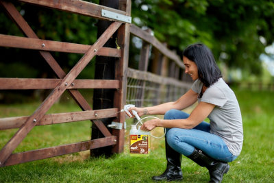 Run Rabbit Garden Rabbit Repellent Digging Deterrent Veg Patch Lawns 2L ...