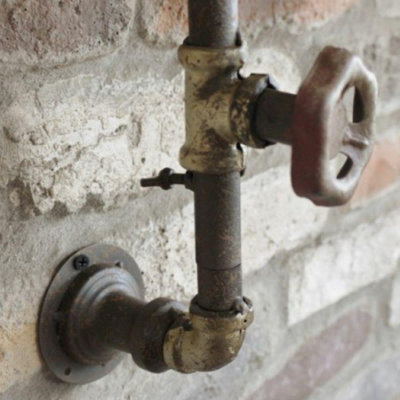Rustic Vintage Clock Pipe Design