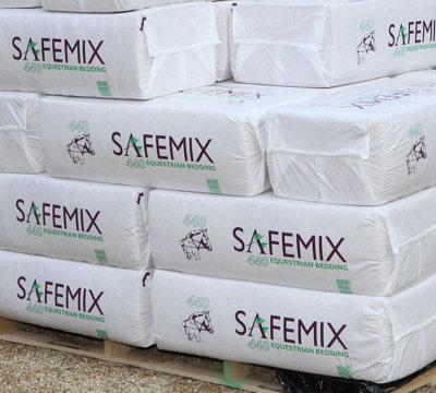 Safemix Equestrian Bedding: Full pallet 30 x 18kg Bales. Horse & equine ...