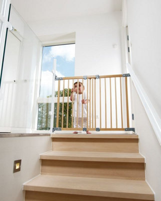 Safetots Diagonal Fit Baby Gate, 67cm - 105.5cm, Natural Wood, Multi ...