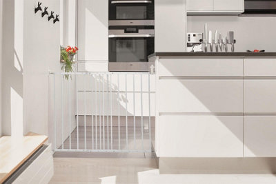 Safetots Extra Narrow Stair Gate, White, 56.5cm - 81.5cm, Safety Gate ...