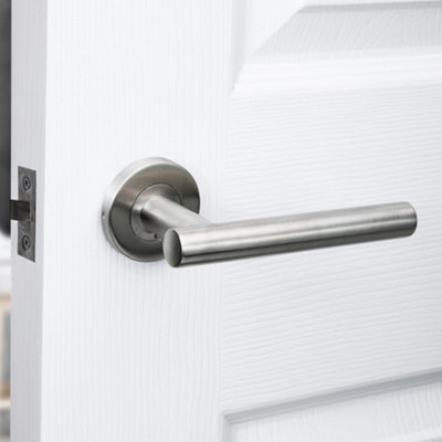 Sandleford Lynton Internal Door Handle Lever On Round Rose Set Pair ...