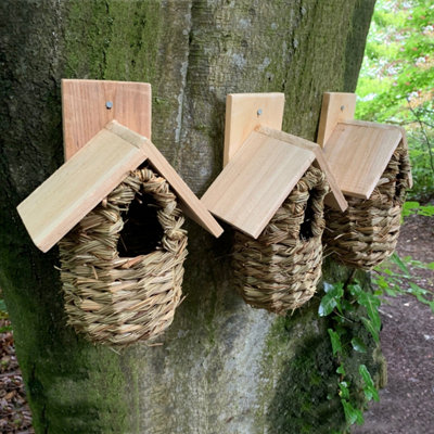 Seagrass Bird Nesting Pouches with Wooden Roof (Set of 3) | DIY at B&Q