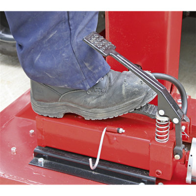 Sealey Air Hydraulic Vehicle Lift 1.5 Tonne With Foot Pedal Red AVR1500FP