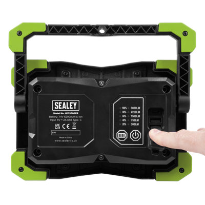 Sealey Portable Floodlight 30W COB LED Power Bank 7.4V 5200mAh Li Ion ...