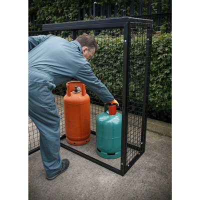 Secure Outdoor Gas Cylinder Storage Cage for Safety and Durability