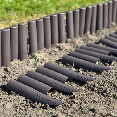 Set of 16 Plastic Wood Effect Garden Lawn Edging Panels (27.5cm x 24cm)