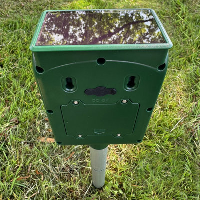 Set of 2 Solar Powered Ultrasonic Cat, Fox, Dog & Rodent Repeller ...