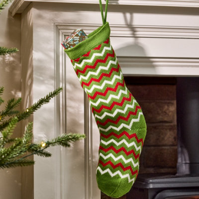 Set of 2 Traditional Festive Zig Zag Knitted Xmas Gift Decoration Christmas Stocking