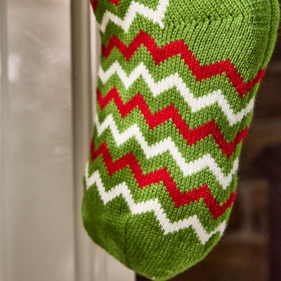 Set of 2 Traditional Festive Zig Zag Knitted Xmas Gift Decoration Christmas Stocking