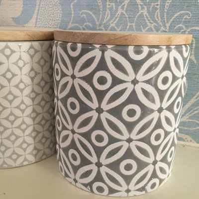 Set of 3 Embossed Jars with Bamboo Lid