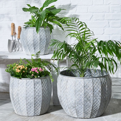 Set of 3 Vintage Style Metal Planters Embossed Flower Pots Outdoor ...