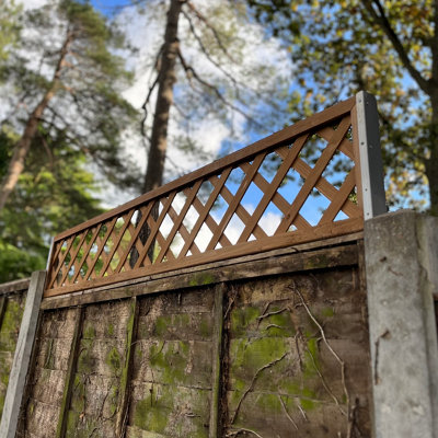 SET OF 5 WOODEN FRAMED SQUARE TRELLIS PANELS (180CM X 30CM) WITH BRACKETS