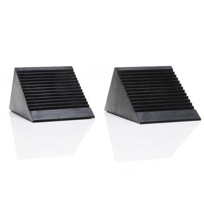 SGS Medium Wheel Chocks - Rubber Pair For Car / Caravan / Motorhome ...